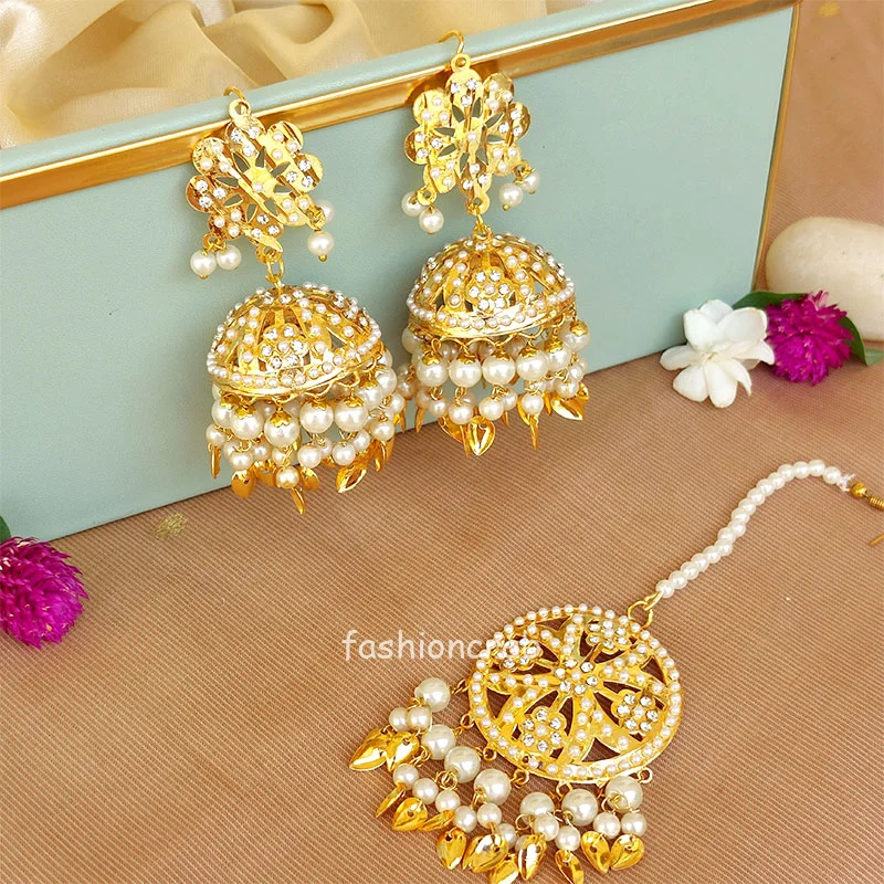 Traditional Punjabi Pipal Patti Tikka Set - White | FashionCrab.com